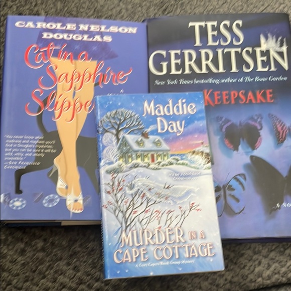 Accents | Colorful Mystery Book Bundle Maddie Day Carole Nelson Douglas ...